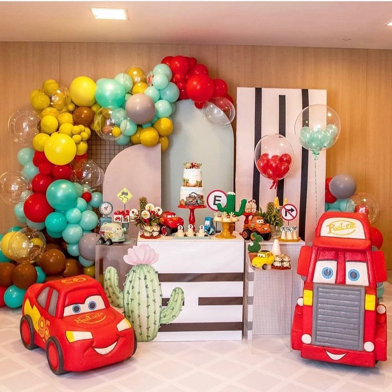 Festa carros: 28 inspirações pra você montar a sua!