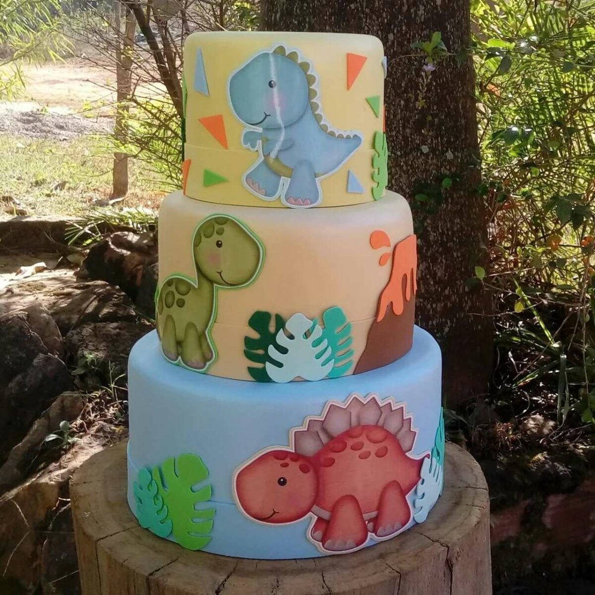 Confira 25 inspirações de decoração Dino Baby e prepare uma festa linda!